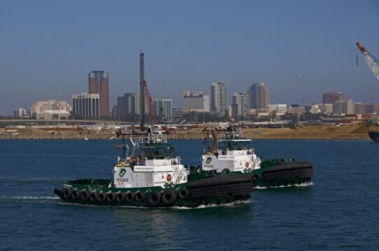 First hybrid tugs on US west coast powered with batteries - EST-Floattech