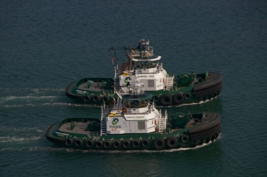 First hybrid tugs on US west coast powered with batteries - EST-Floattech