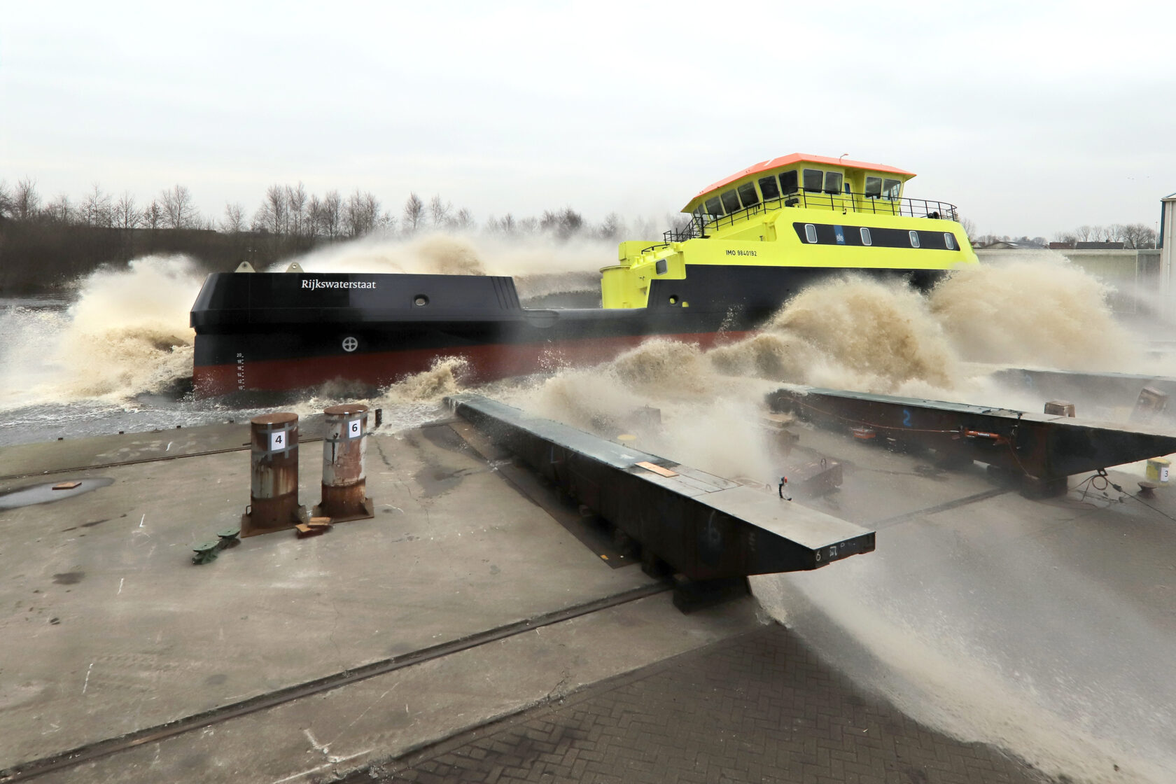 Delivery to three multi-functional hybrid vessels - EST-Floattech