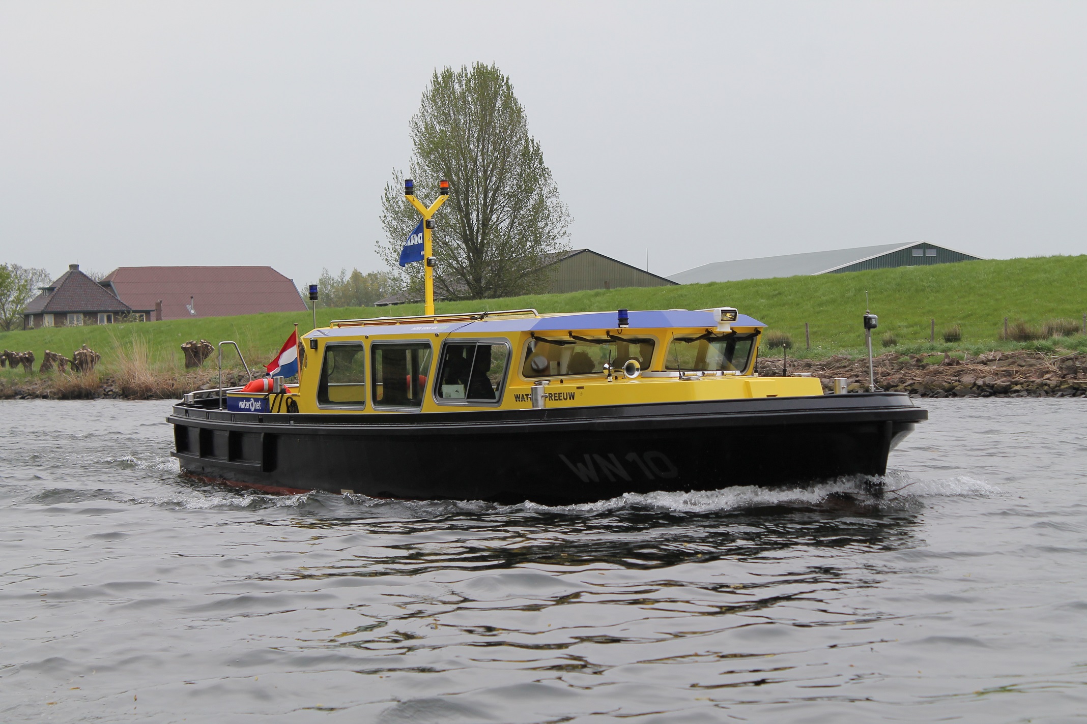 Amsterdam’s first hybrid patrol vessel “Waterspreeuw” - EST-Floattech